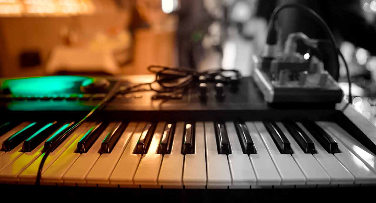 Best Cheap Piano Keyboards Under $200 | PianoDreamers